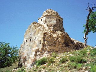 Bitlis'teki 600 yıllık kilise ve Kef Kalesi turizme kazandırılacak