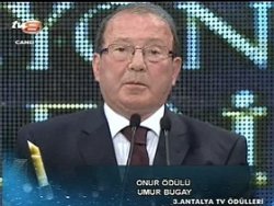 Umur Bugay'dan bir tuhaf eleştiri