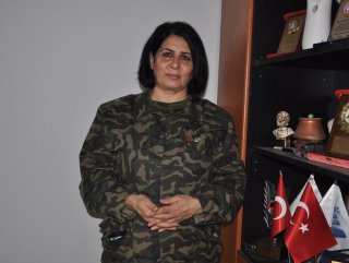 Azeri kadın yüzbaşı: Türkiye için canımı veririm