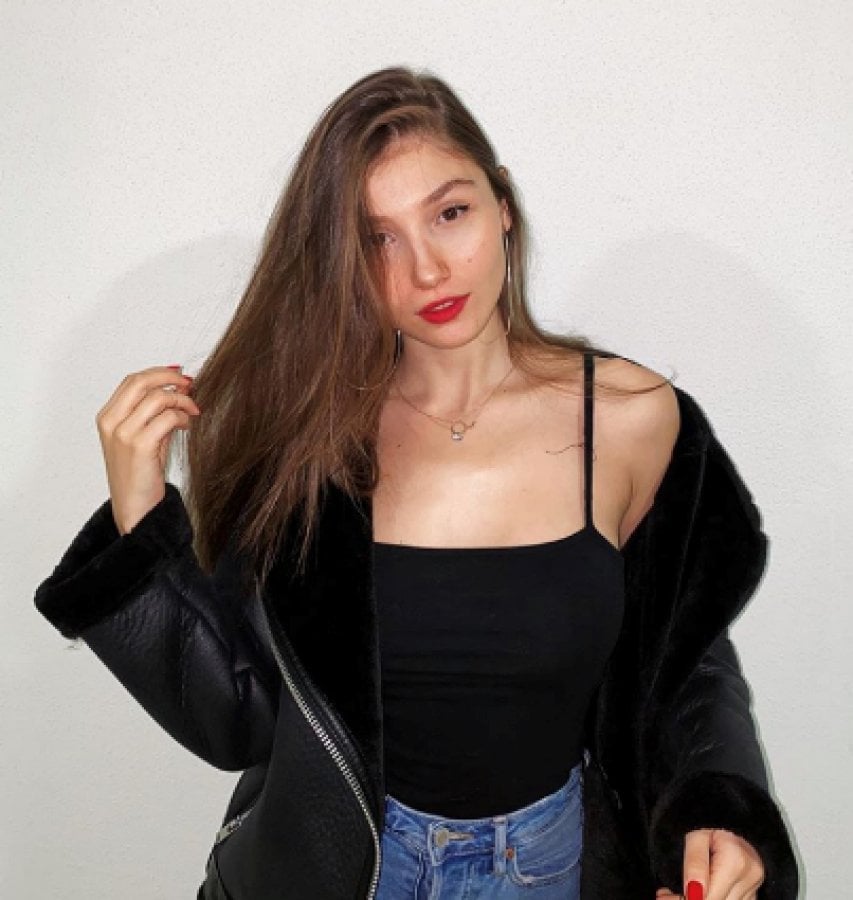 Genç oyuncu İlayda Akdoğan, İran'da mahsur kaldı