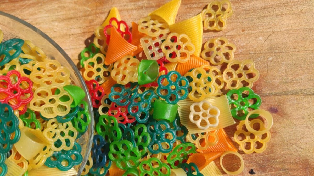 Suriye cipsi nedir, nasıl yapılır? Yağda açılan renkli Suriye cipsi ...