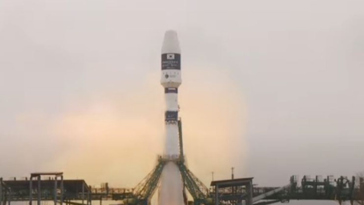 Saudi Arabia, UAE and Tunisia launched 4 satellites with a single ...