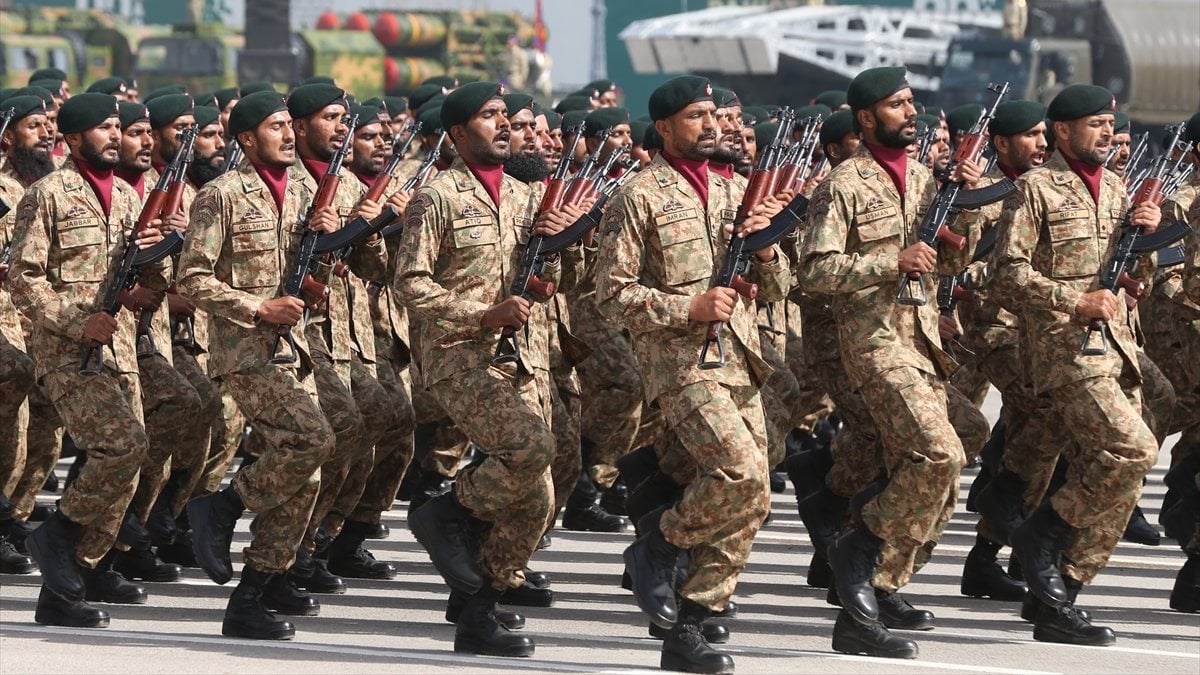 Military parade held on Pakistan National Day – Kimdeyir
