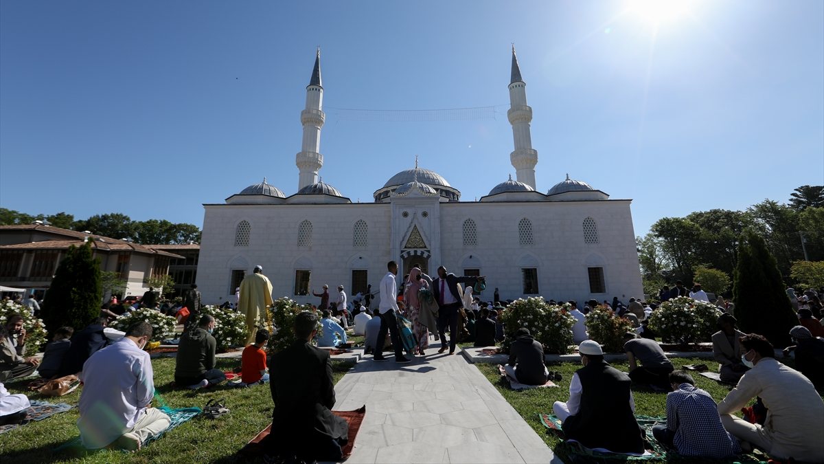 Celebration at the Diyanet Center of America – Kimdeyir