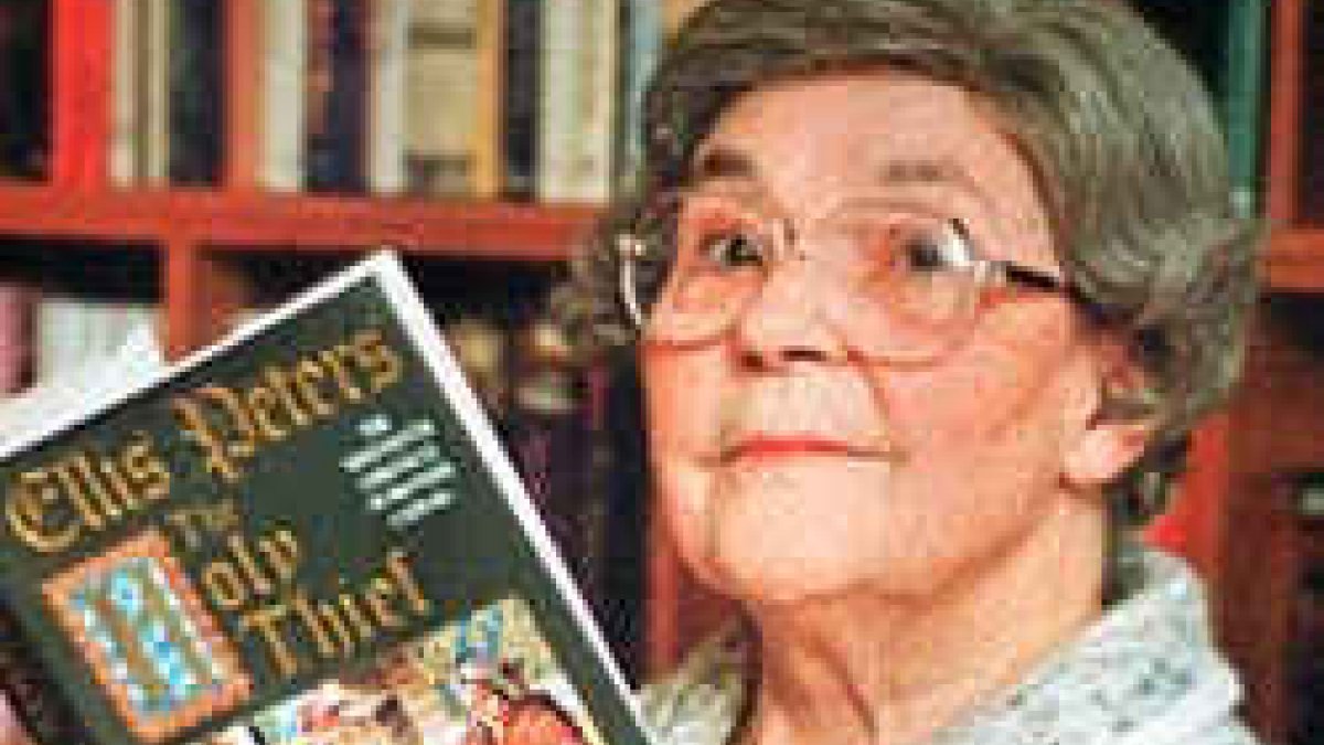 Yazar Edith Pargeter'ın yeni polisiyesi: Marazi Bir Kemik Merakı