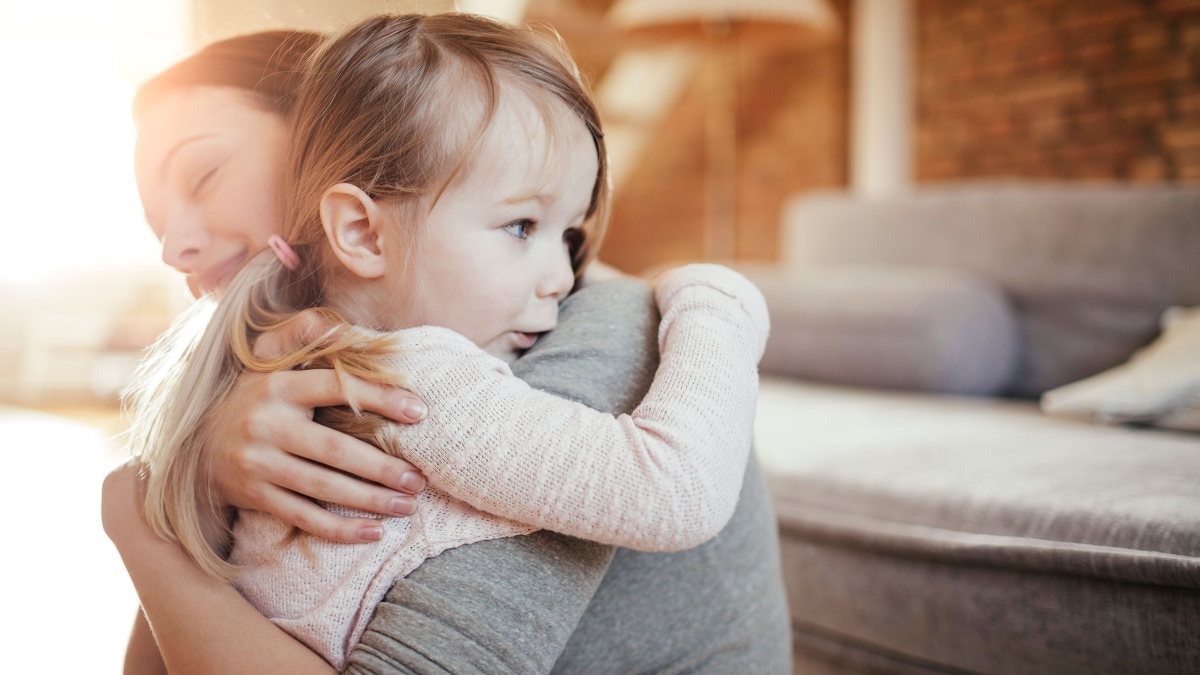 7 reasons why you should hug your child regularly – Kimdeyir