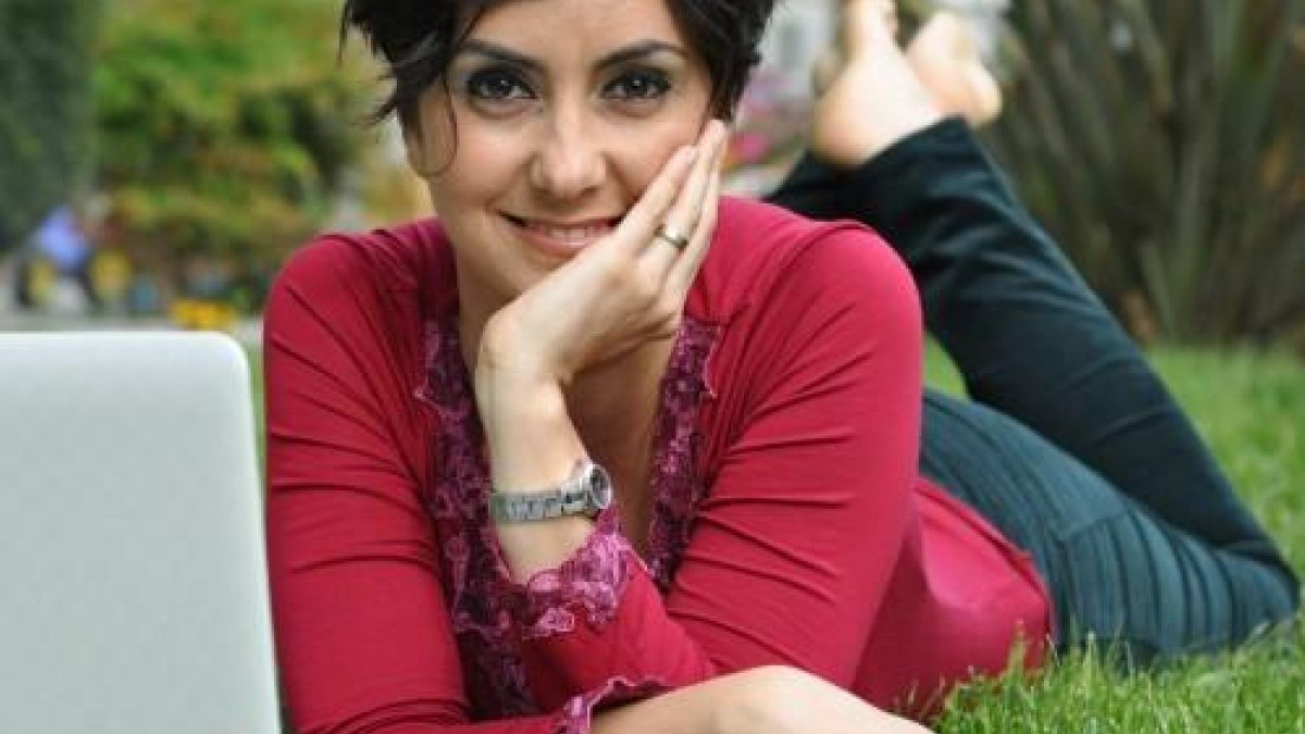 Elif Erdoğan’ın ilk öykü kitabı: Dokuzdan Küpe Çiçeği