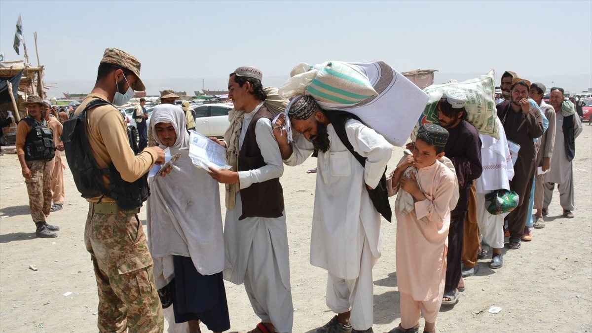 Afghans wait on Pakistani border – Kimdeyir