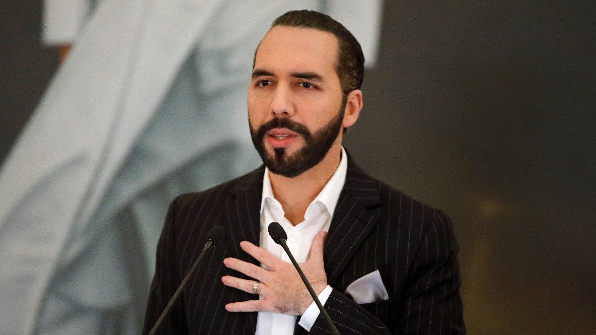 Nayib Bukele'den kendisi için diktatör tanımlaması