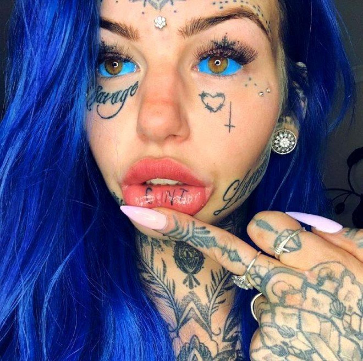 Vücudunda dövme yaptırmadığı yer kalmadı! Fenomen Amber Luke'in eski ...