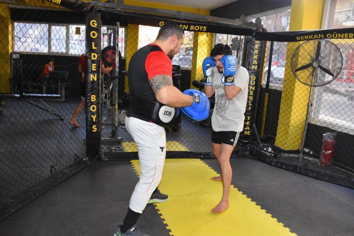 Sağlıkçılar kendilerini korumak için kick boks öğrenmeye başladı