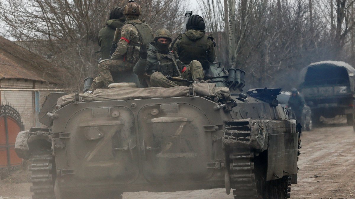 The meaning of the letters Z and V on Russian military vehicles ...