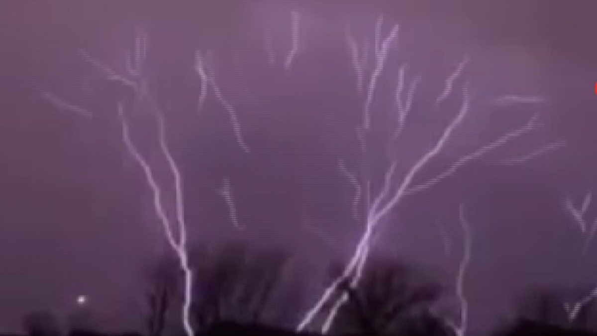 Rare “reverse lightning” spotted in the USA – Kimdeyir
