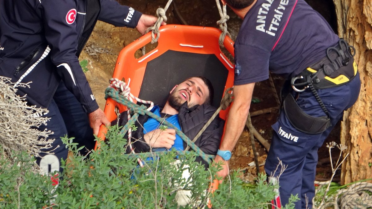 Antalya'da manzara için faleze çıkan genç, aşağı düştü