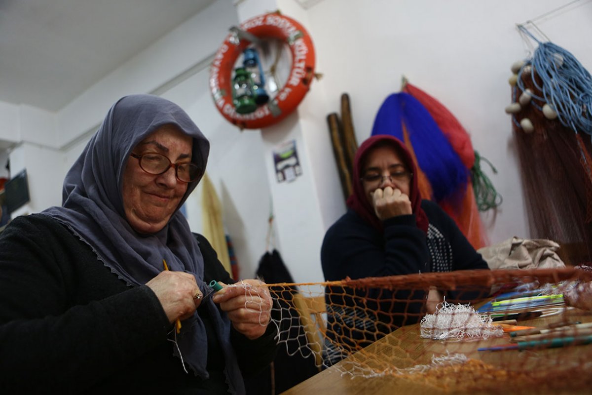 Faroz'da kadınlar balık ağı örüyor - Bursa 5n1k