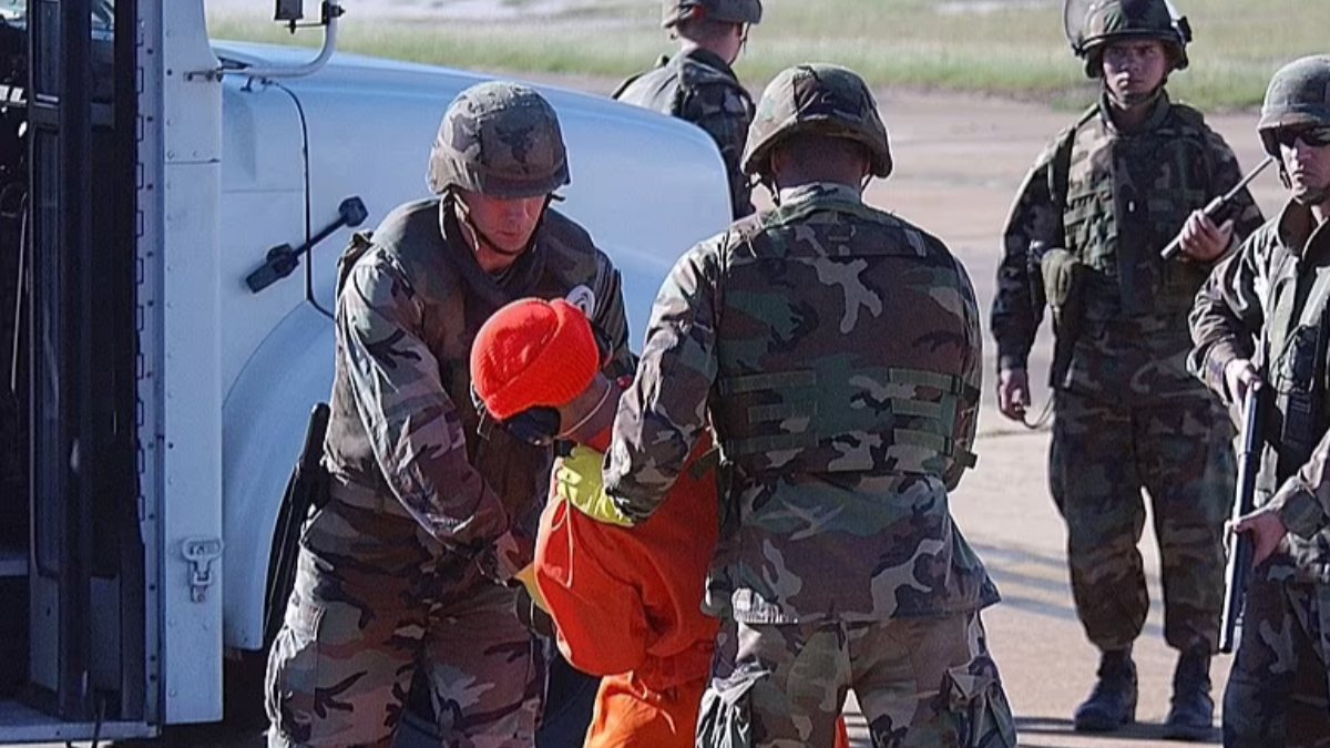 First published photos of Guantanamo – Kimdeyir