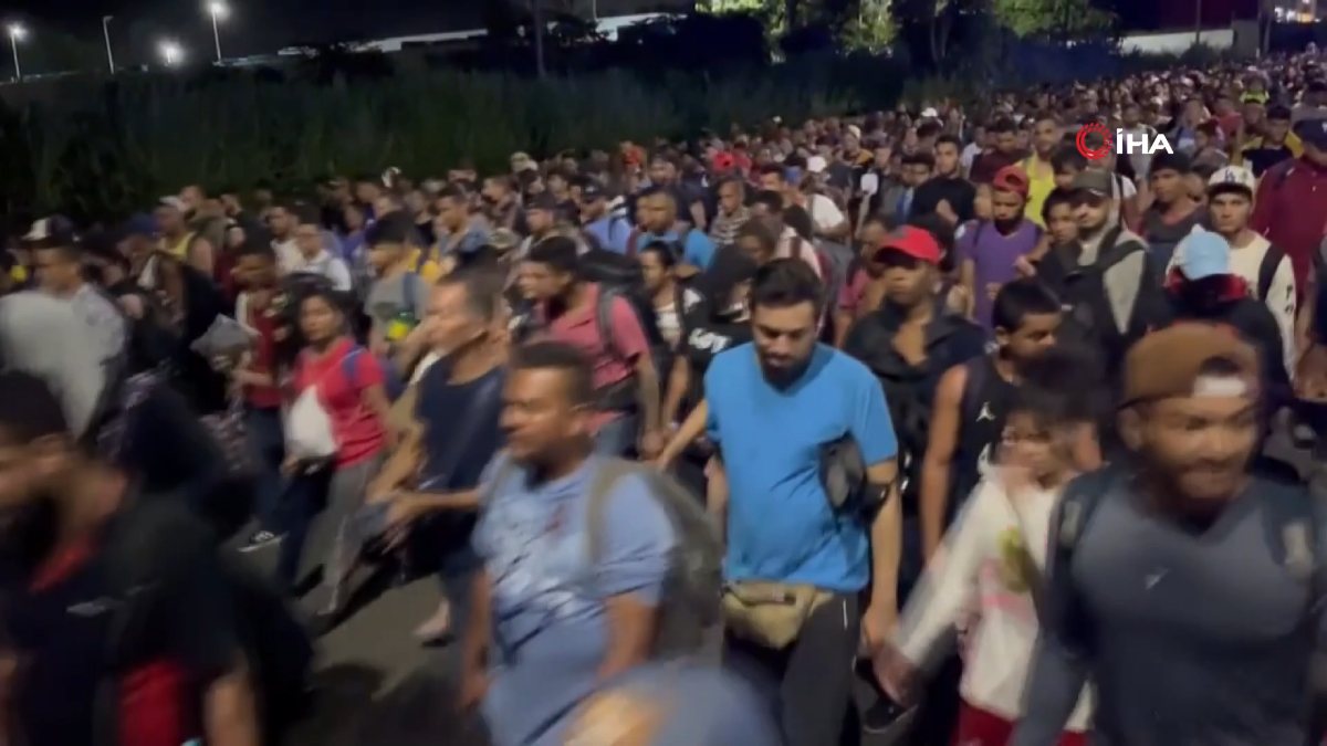 3 thousand immigrant convoys are on their way from Mexico to the USA ...