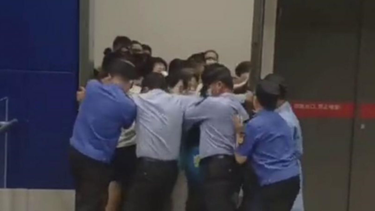 In China, contact customer chaos in store is on camera – Kimdeyir