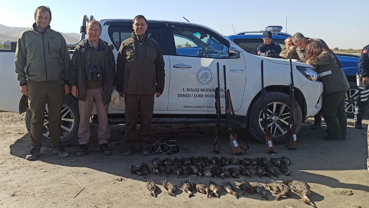 Denizli'de 42 adet su kuşunu vuran 5 avcı yakalandı