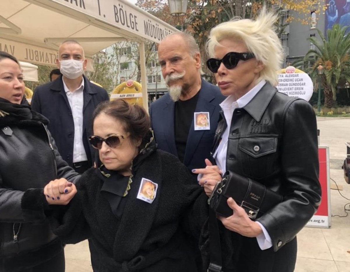 Denizde kaybolan iş kadını Dilek Ertek için gıyabi cenaze namazı kılındı