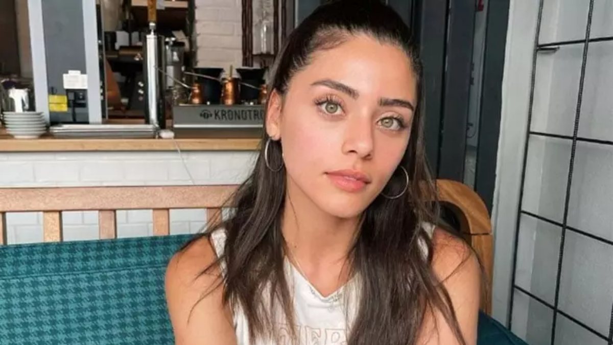 Sıla Türkoğlu sınır tanımadı! Mini elbisesiyle sere serpe uzandı: "Işık ...