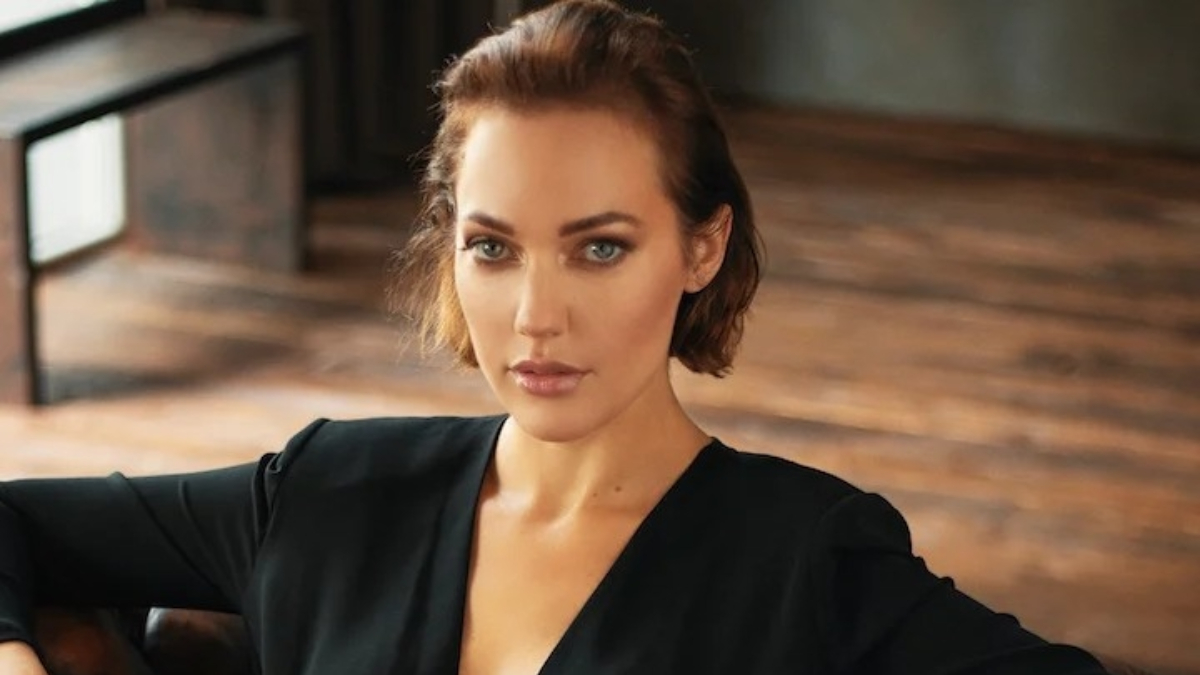 Meryem Uzerli dekolte gösterisi yaptı, Paris sokakları canlandı! "Hürrem Sultan cesareti"