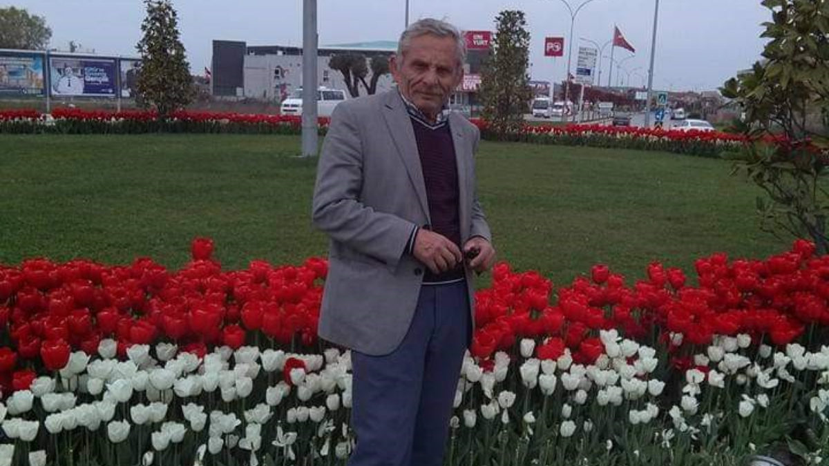 Sakarya'da traktörün altında kalan yaşlı adam can verdi