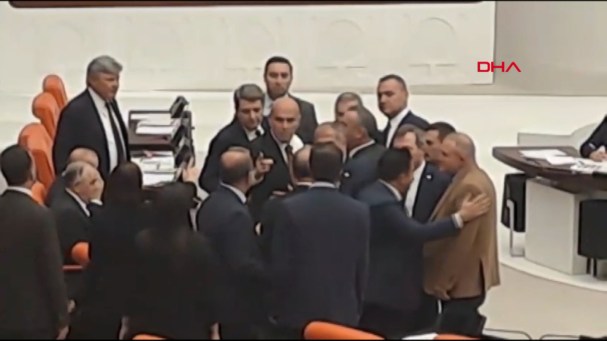 TBMM Genel Kurulu'nda İyi Parti ve DEM Parti arasında 'terörist' kavgası