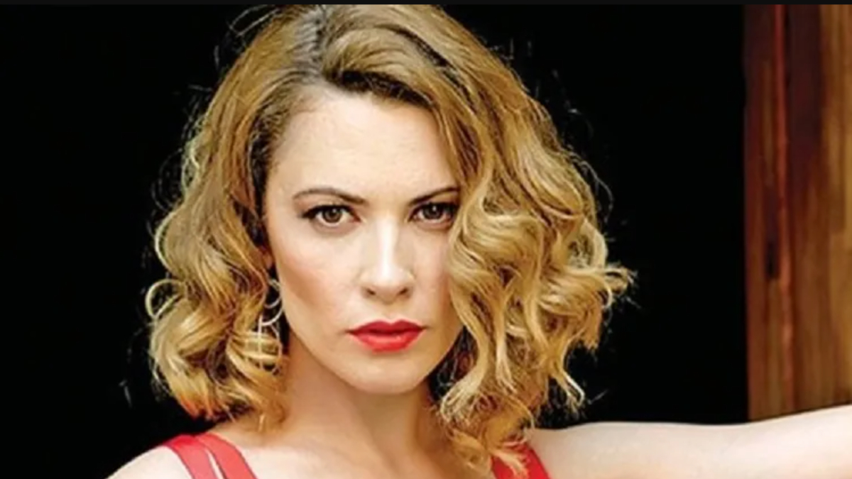 Açelya Topaloğlu, acı günü! Sosyal medya hesabından anneannesini ...