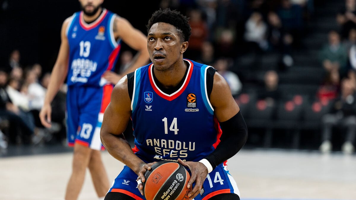 Anadolu Efes, Stanley Johnson ile vedalaştı