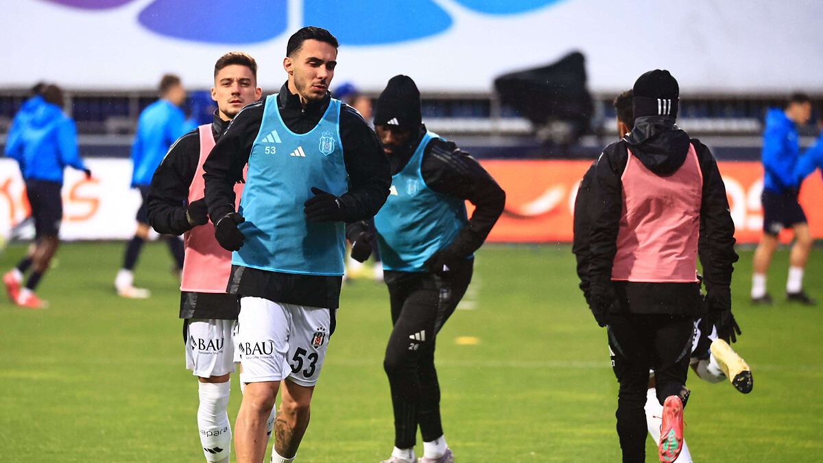 Beşiktaş'ta sakatlık! Emirhan Topçu, oyuna devam edemedi