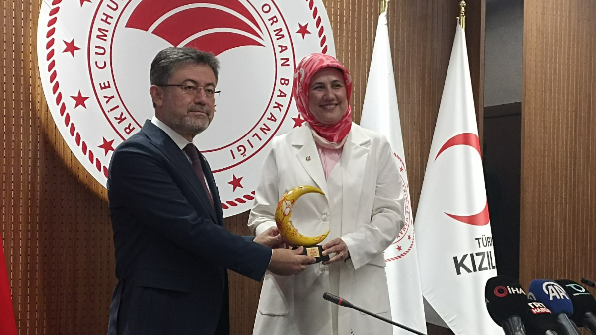 İbrahim Yumaklı: Bir ünite kan bağışlayan gönüllüler adına 3 fidan ...