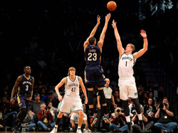 Crossover yiyen Davis Deron Williams'ı rezil etti - Video