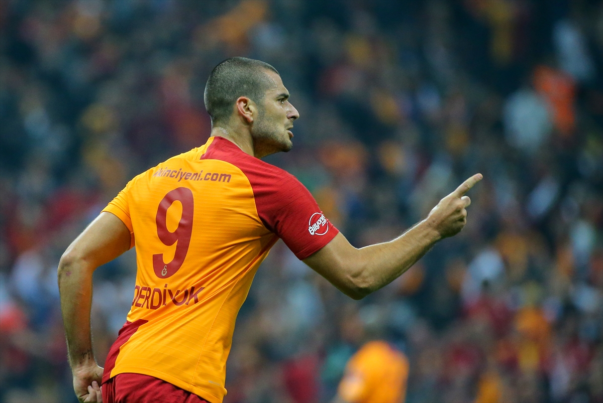 Eren Derdiyok: Bilerek oynamıyor diyenlere cevap olsun