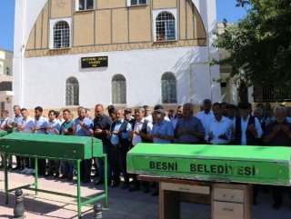 Amcaları tarafından öldürülen iki kardeş ve anneleri toprağa verildi