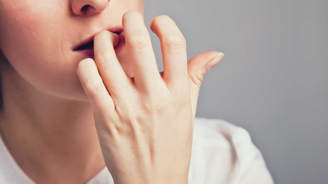 Causes of nail biting habit – Kimdeyir