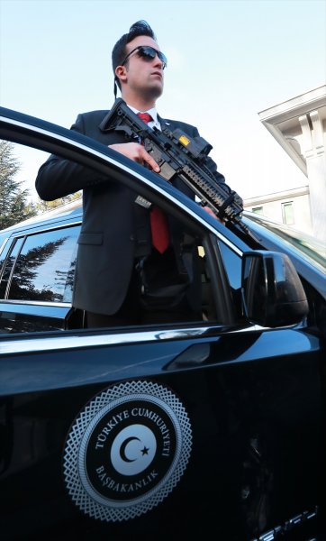 İlk yerli tüfek MPT-55 Başbakanlık korumalarında