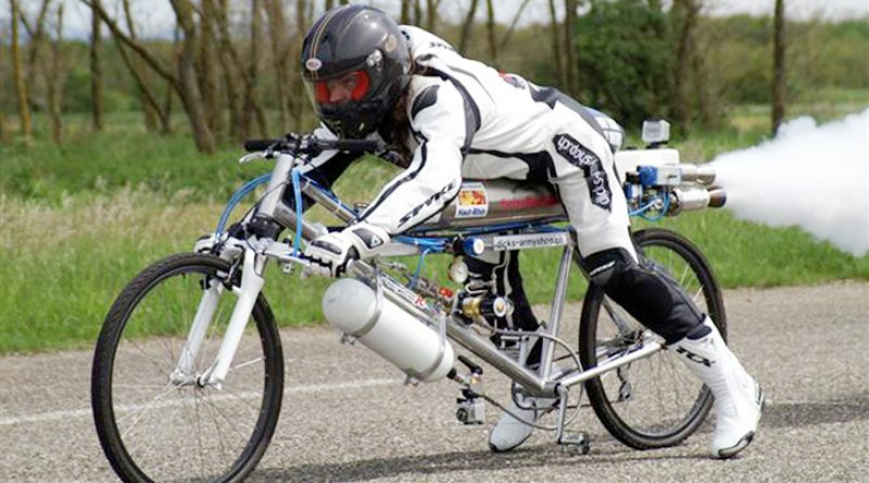 Su basıncıyla giden araç