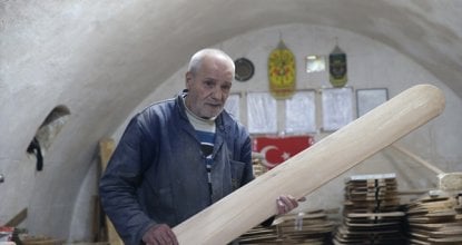 Altı asırlık dükkanda fırın küreği üretiyor - Gündem haberleri