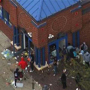 Baltimore'da marketler yağmalandı | Ensonhaber