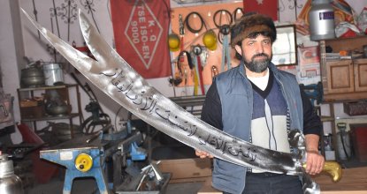 Karslı demir ustasının yaptığı dev Zülfikar | Ensonhaber