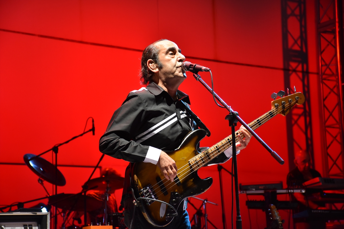 Akıllara kazınan Özkan Uğur rolleri