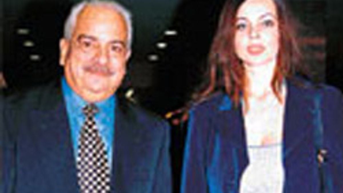 Kızından genç sevgilisiyle evlendi