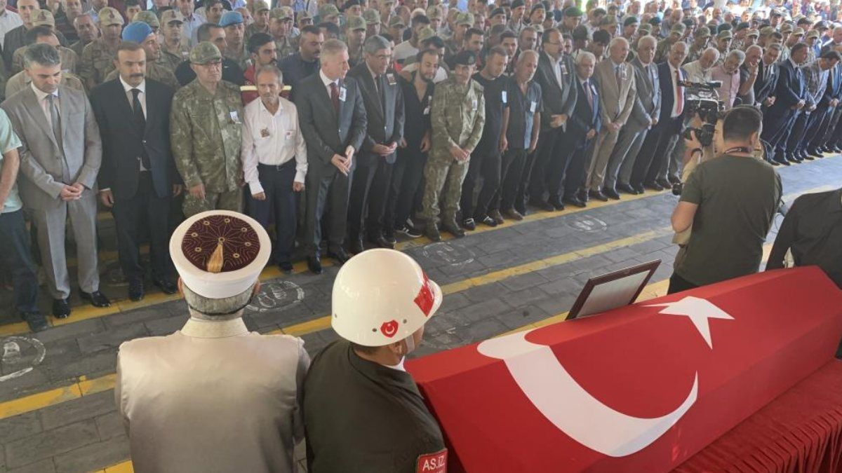 Şehit Sözleşmeli Er İsmet Aytek son yolculuğuna uğurlandı