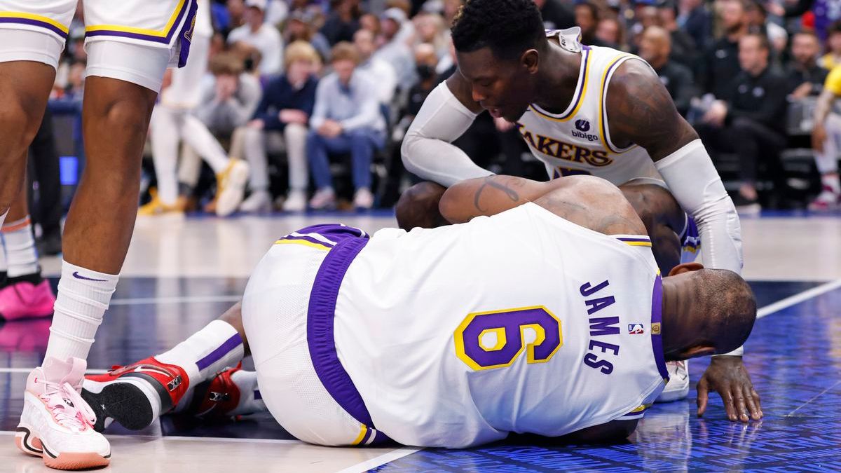 LeBron James en az 3 hafta yok