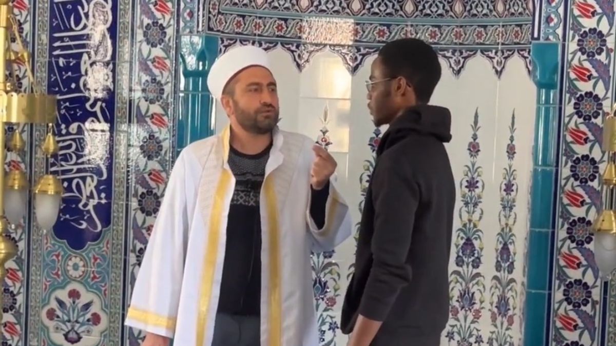 Kamerunlu Hristiyan genç Müslüman oldu