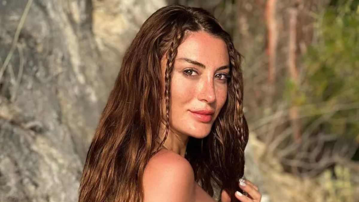 Merve Oflaz derin dekolteli pozlarını sıraladı, sosyal medyayı yıktı ...