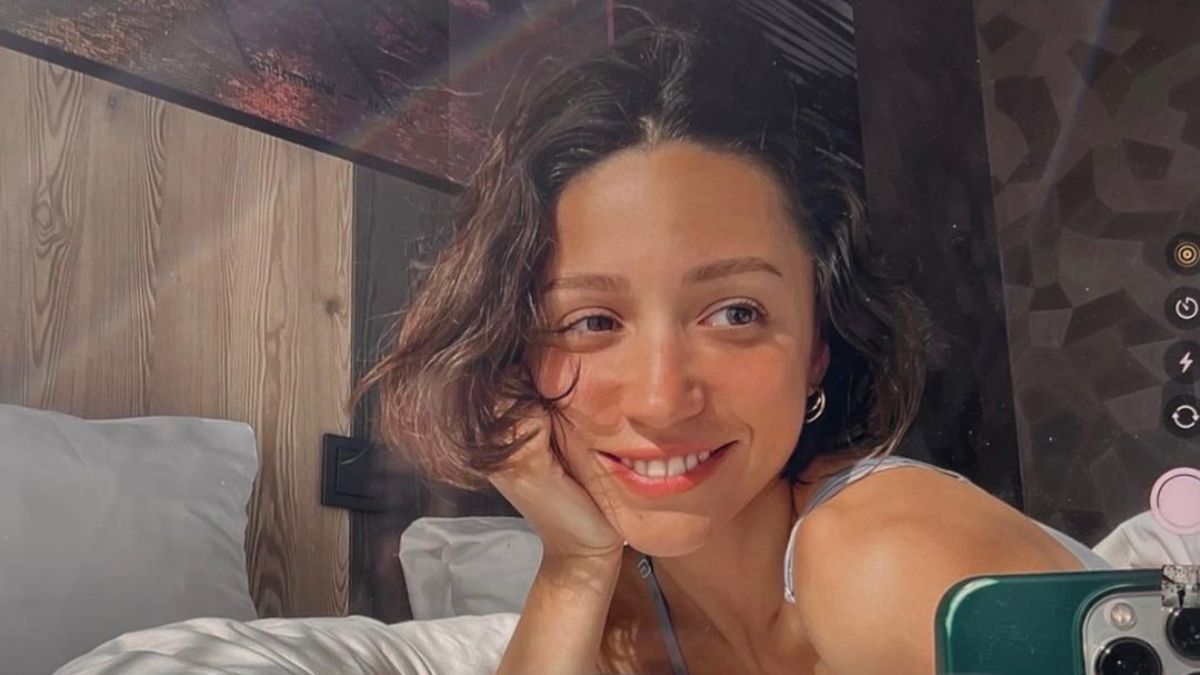 Zeynep Bastık'ın sahne hazırlığı