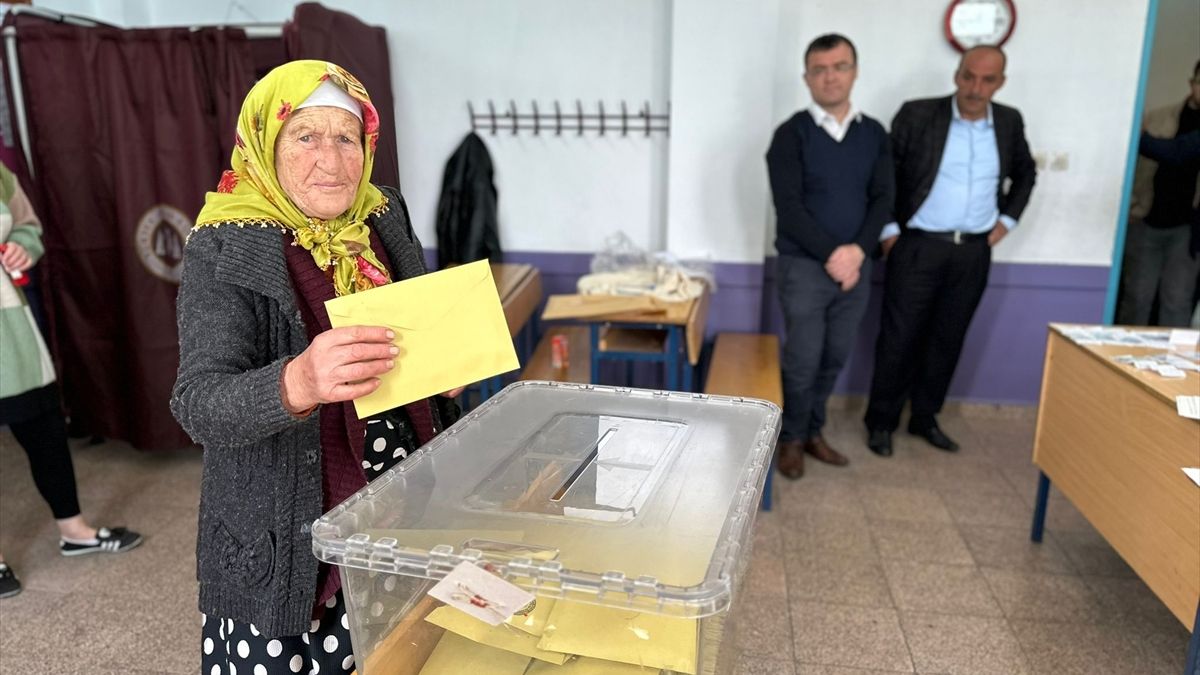 Türkiye'de oy verme işlemi sona erdi