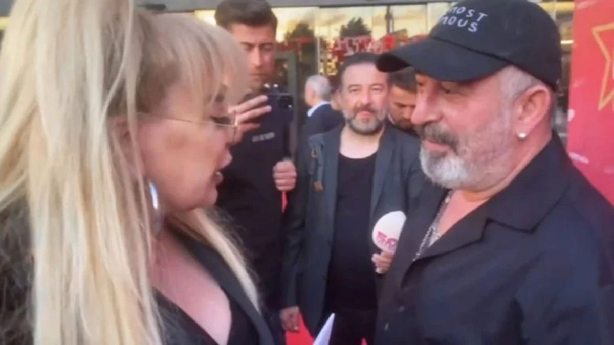 Zerrin Özer, muhabirleri Cem Yılmaz'a şikayet etti